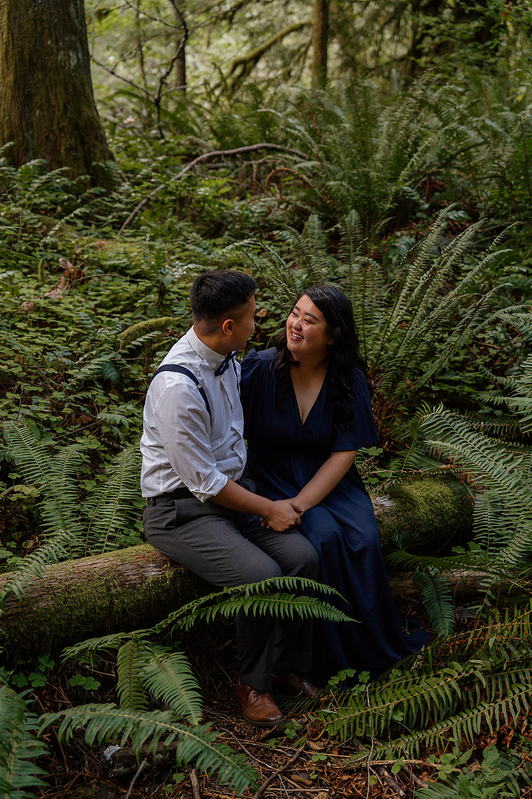 Couple's Outdoor Photoshoot in Mount Hood National Forest ...